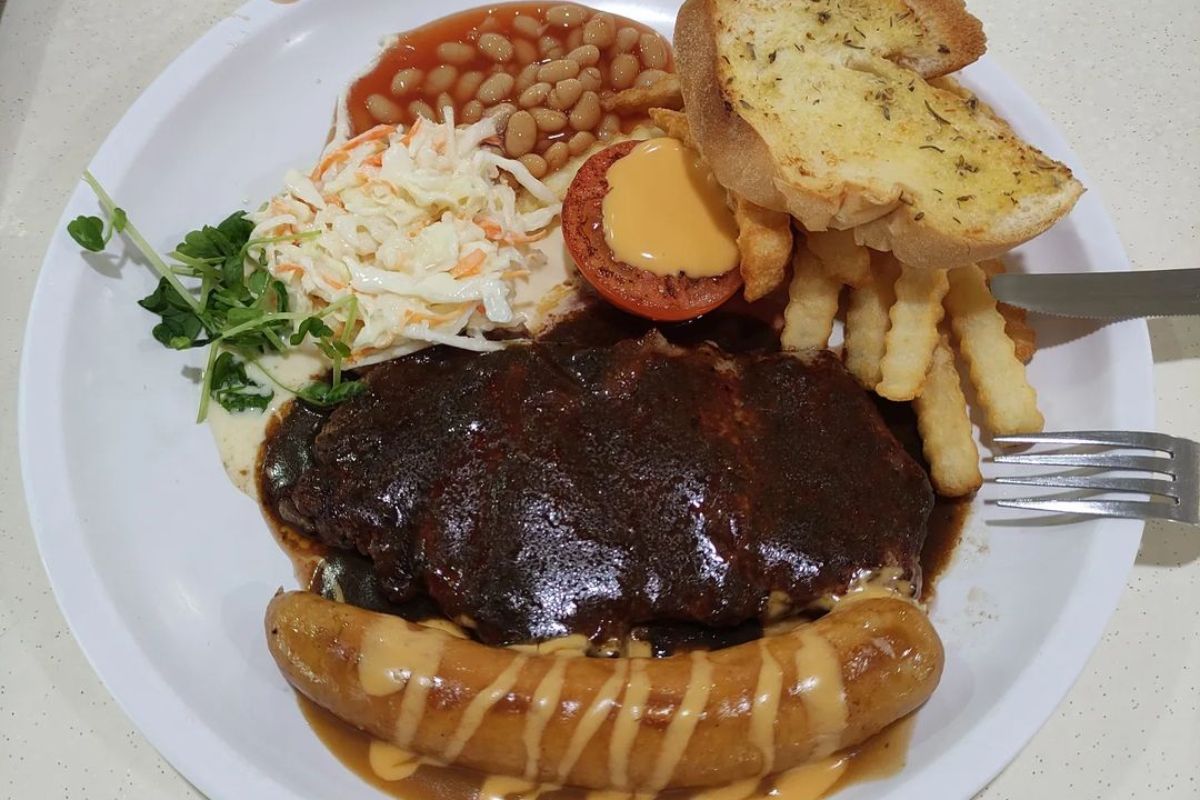 Old is gold: Rasa Sayang Western Food crew proves age is nothing but a ...