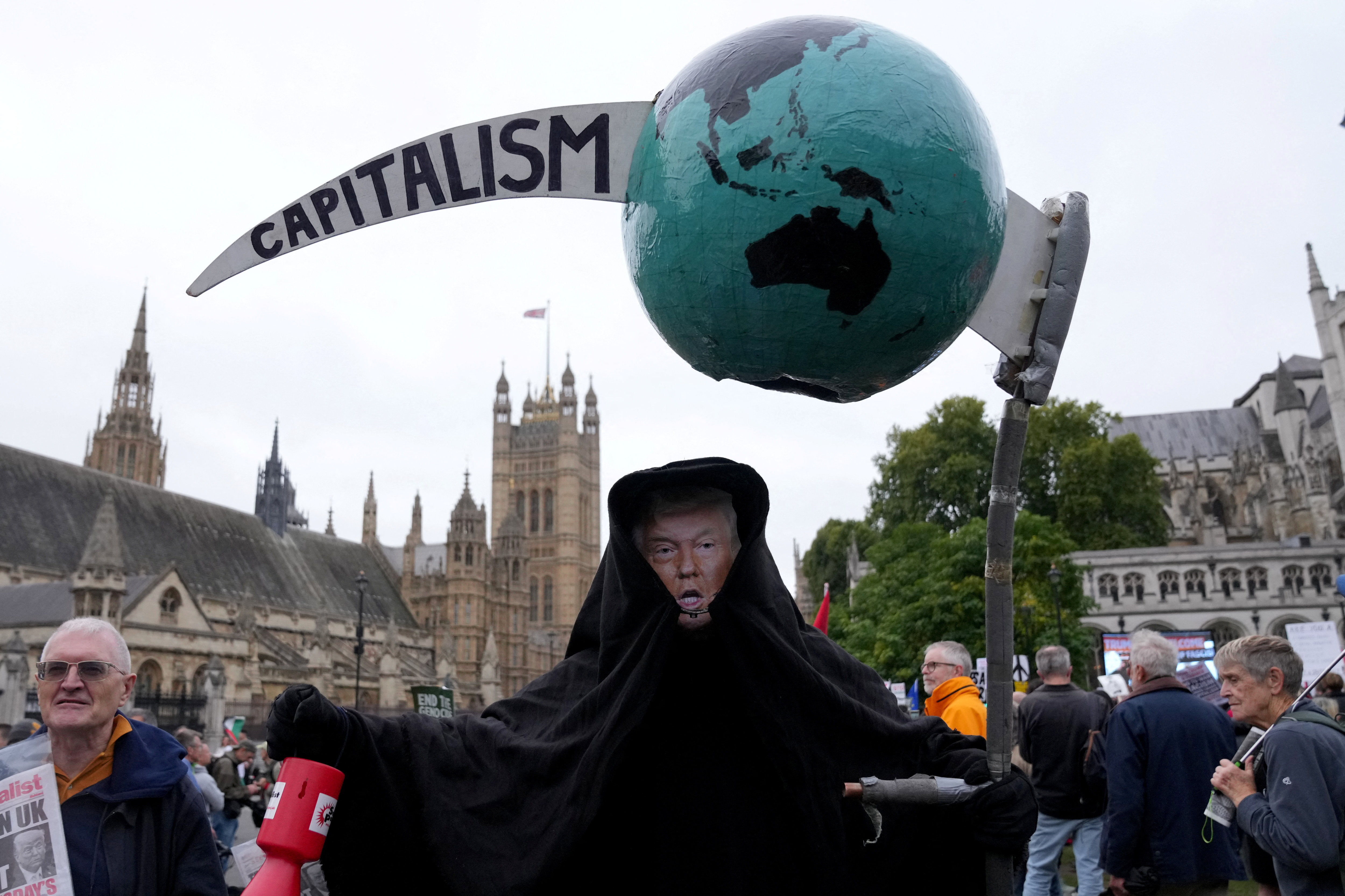 Anti-Trump protesters march through London as president basks in royal ...