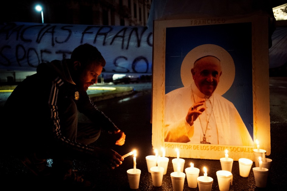 Argentina bids farewell to Pope Francis with 'symbolic embrace' at open ...