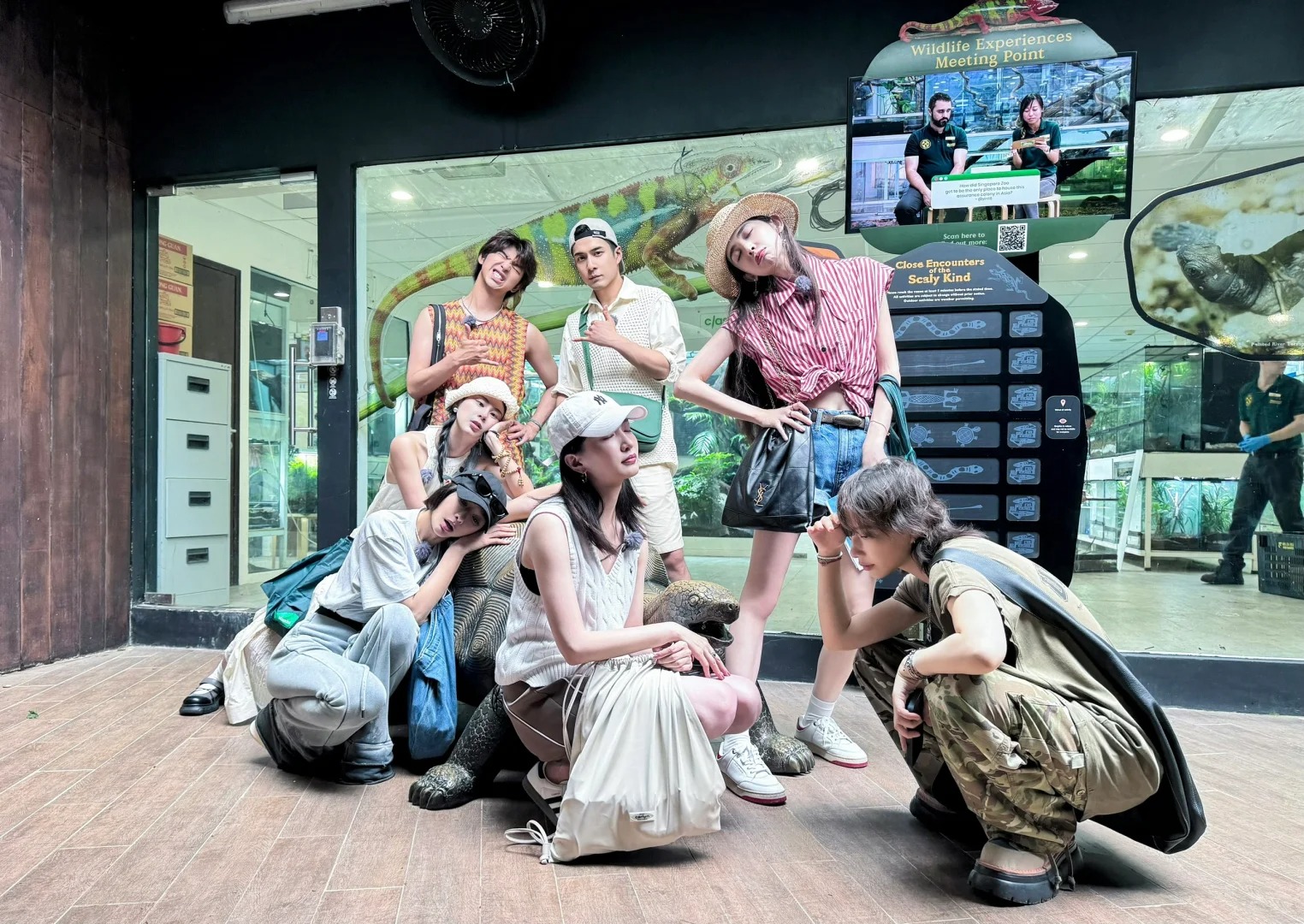Chinese stars Gulnezer Bextiyar, Ding Chengxin, Qin Lan and others ...