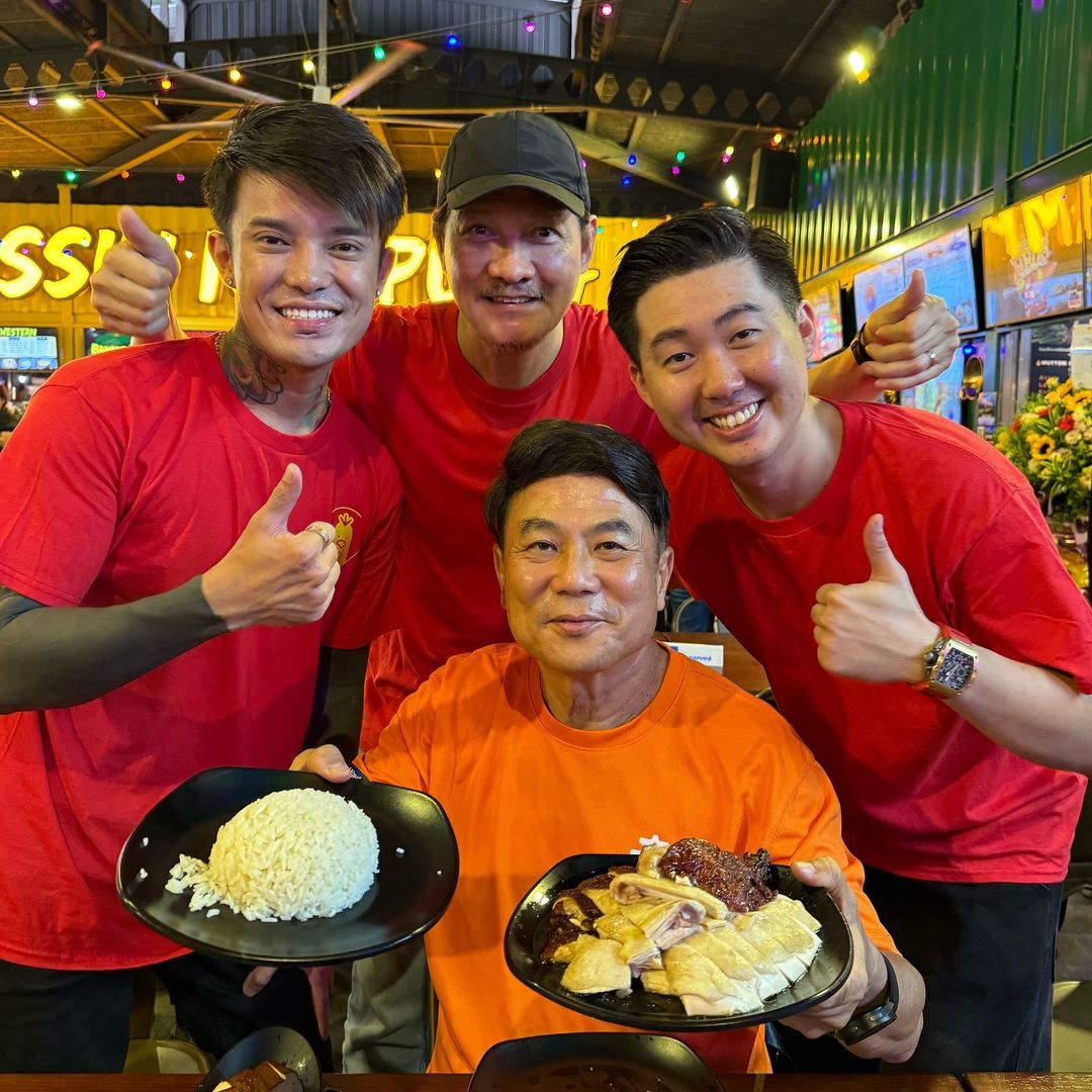 Peter Yu and Simonboy's chicken rice stall opens with celeb customers ...