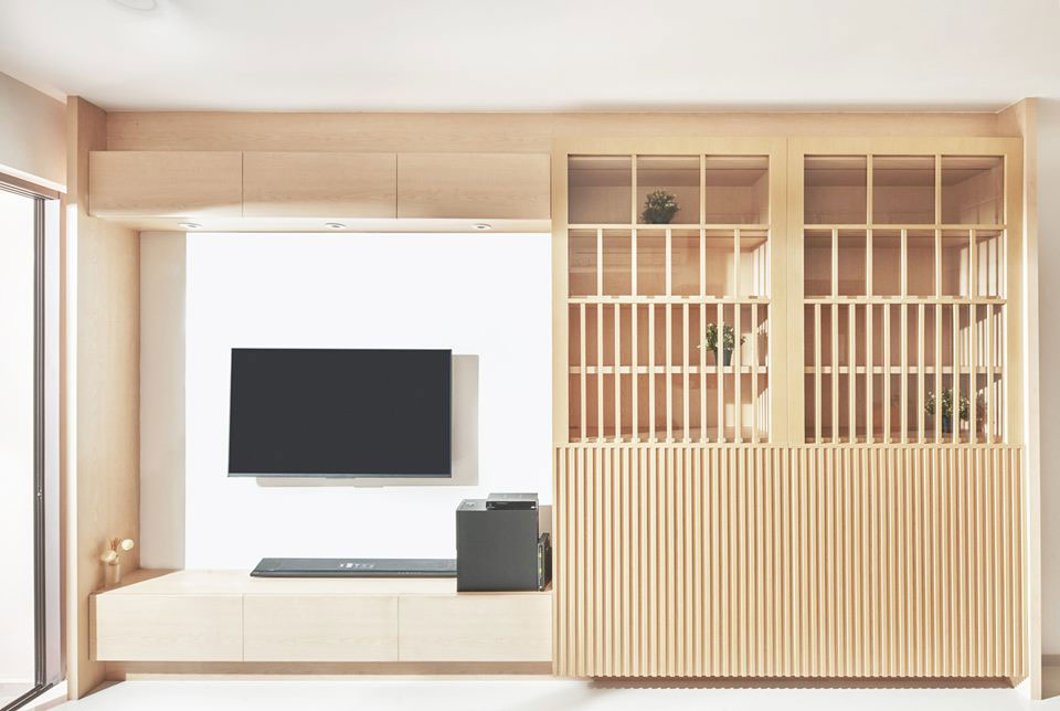 10 practical TV feature wall designs in Singapore that look really good ...