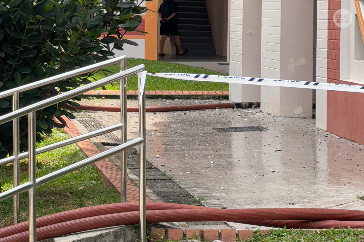 Fire breaks out at Choa Chu Kang HDB flat, 4 taken to hospital ...