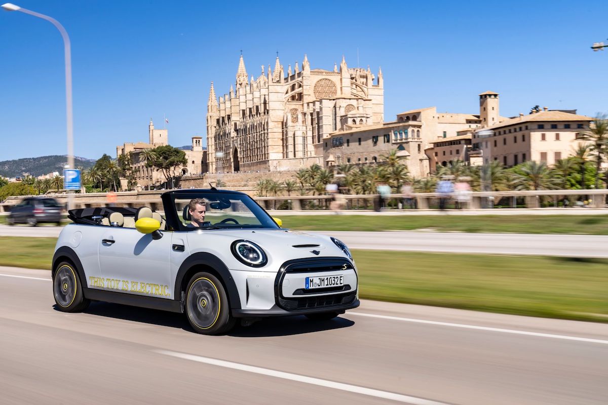 Mini takes the top off the all-electric Mini Cooper and makes it a ...