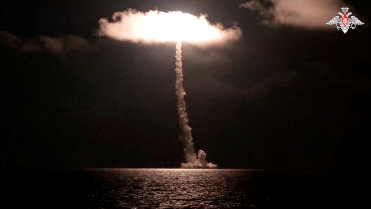 Russian nuclear submarine test-launches Bulava intercontinental missile ...