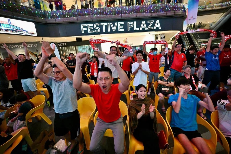 Lauren cat se masturbando