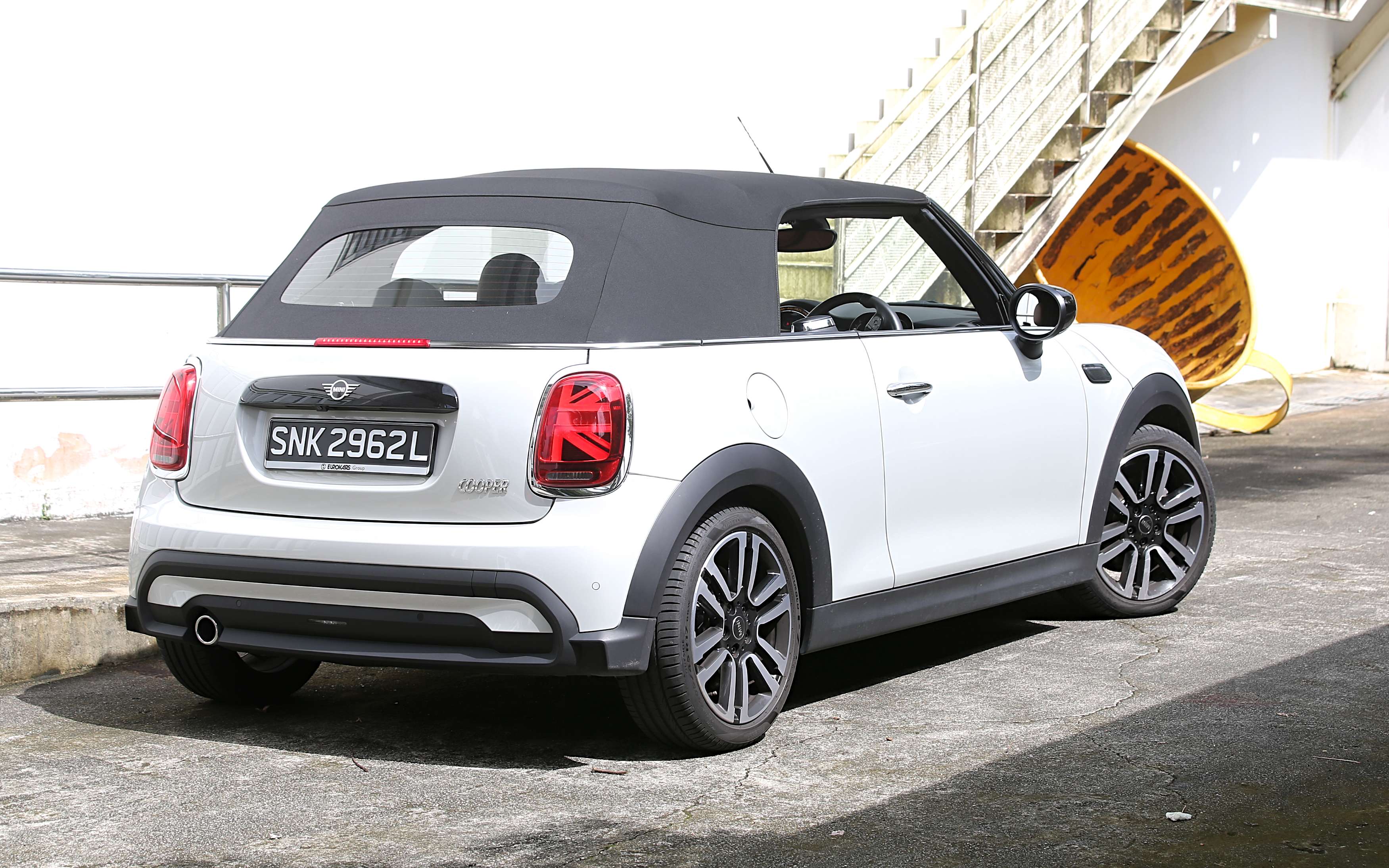 Mini Cooper Convertible review: A designer handbag with wheels ...