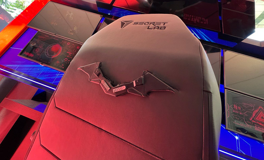 Secretlab's The Batman chair comes with magnetic detachable bat emblem ...