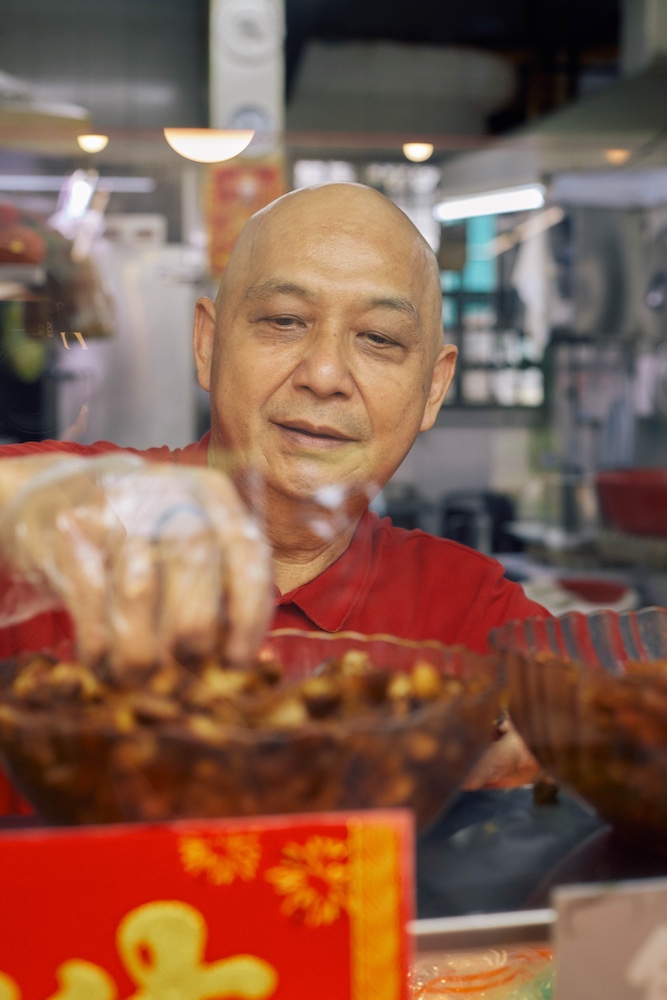 It's 'backbreaking work': Photographer shares album of hawker parents ...
