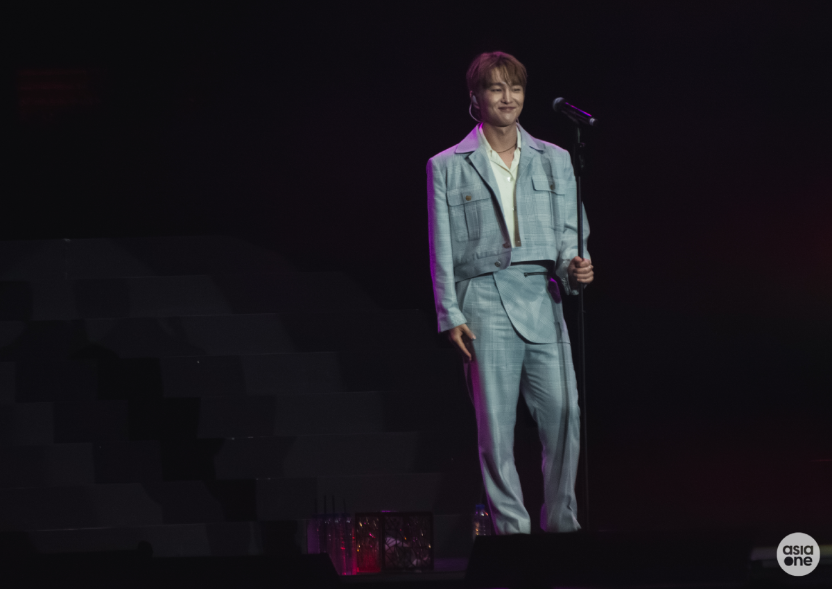 'It looks very intuitive, right?' Shinee's Onew draws 'artistic ...