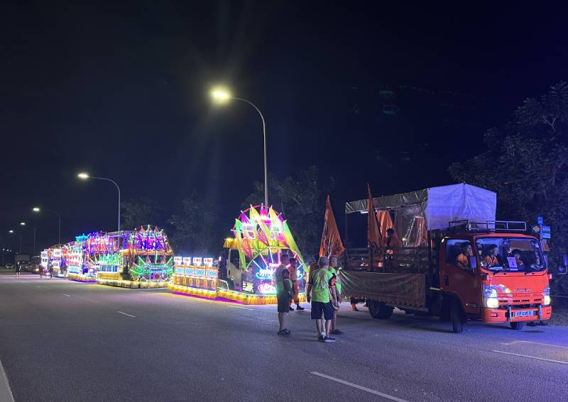 'It's like we're greeting the spirits': Devotees join Woodlands temple ...