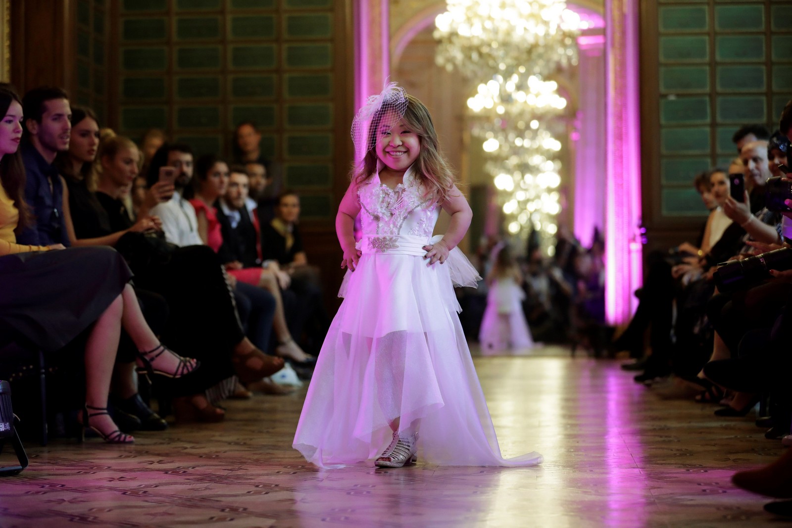Challenging beauty standards - Dwarf Fashion Show kicks off Paris ...