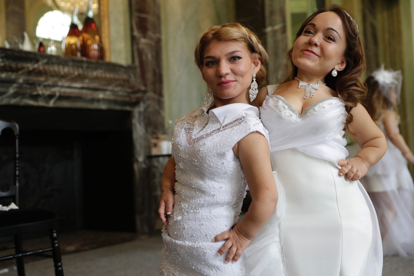 Challenging beauty standards - Dwarf Fashion Show kicks off Paris ...