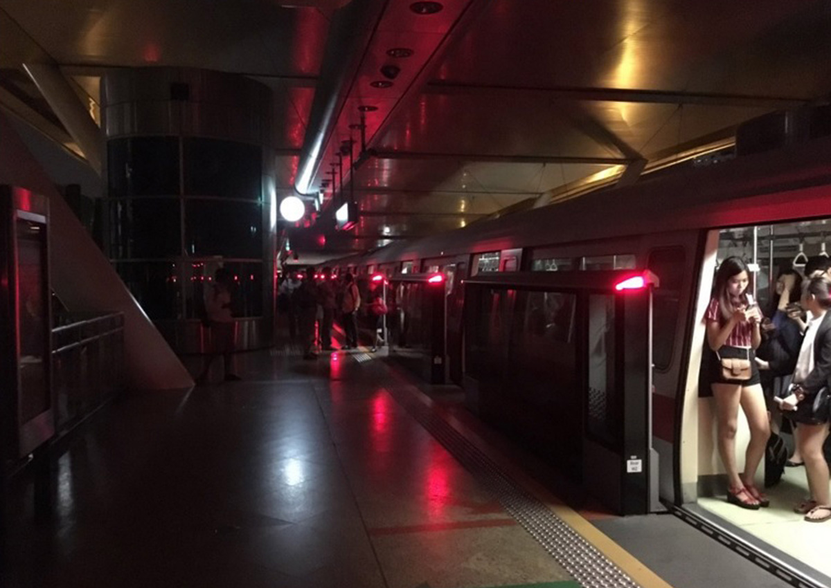 SMRT apologises for disruption which affected more than 20 stations on ...
