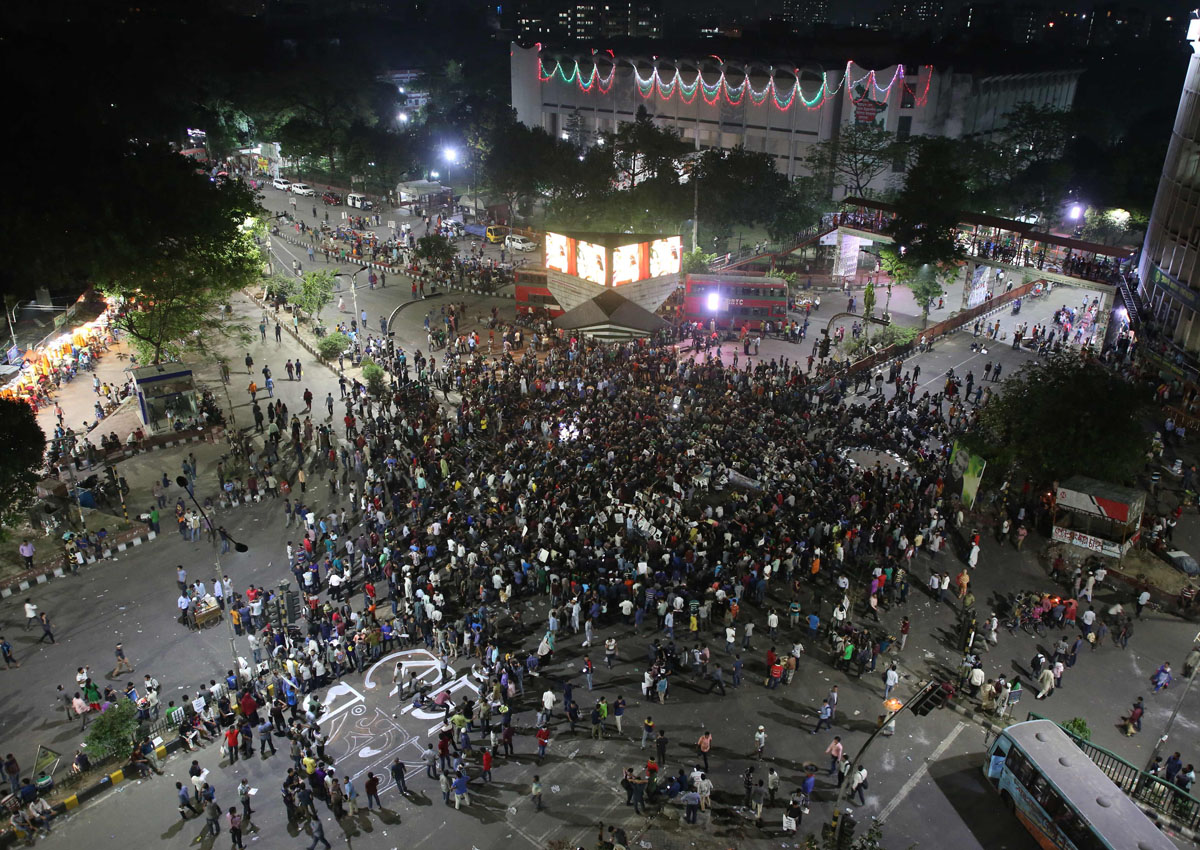 100 injured in major student protests in Bangladesh over govt job ...