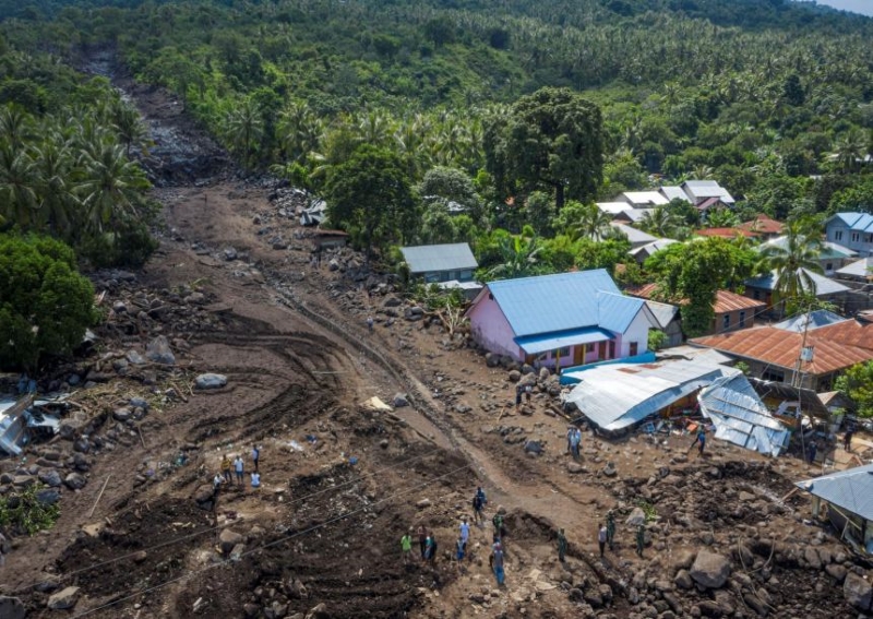 'No warnings': Powerful cyclone exposes Indonesia's lack of ...