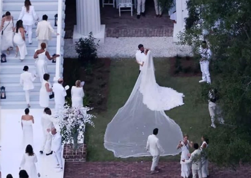 Ben Affleck and Jennifer Lopez marry at his $12 million Georgia mansion ...