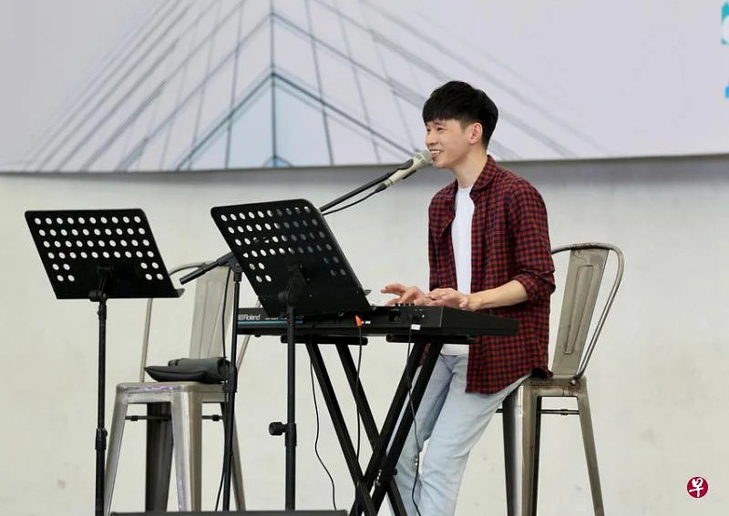 Jeff Ng resurfaces with Hong Lim Park performance, local singer Boon ...