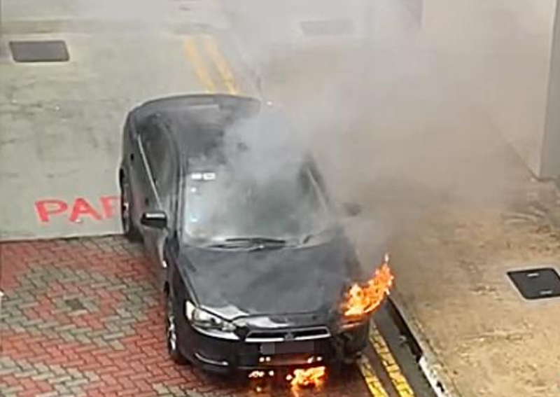 Car bursts into flames in Hougang, sends 3 teens fleeing, Singapore ...