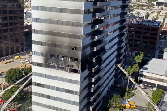 Residents jump from Los Angeles high-rise amid blaze, World News - AsiaOne