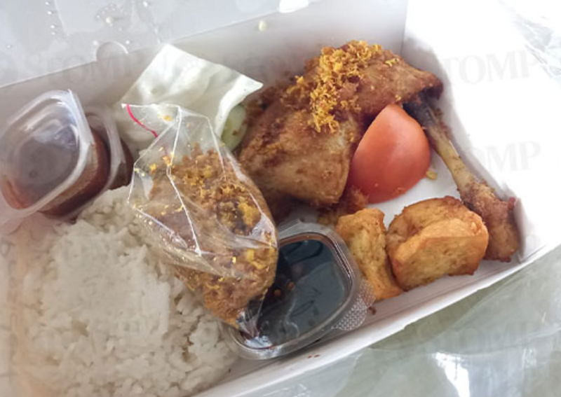 Woman orders giant leg ayam penyet from Hillion Mall store but gets ...
