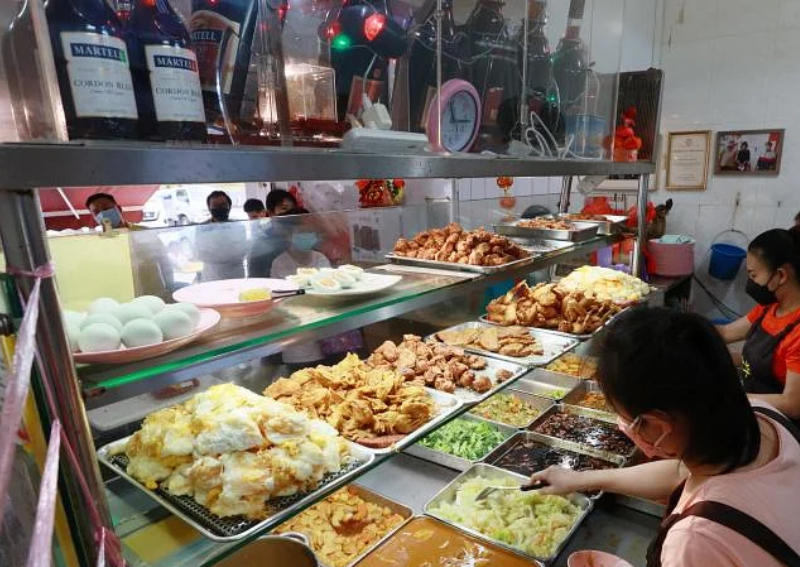 'Cai fan' boss explains why he's still selling food at $2 despite 'not ...
