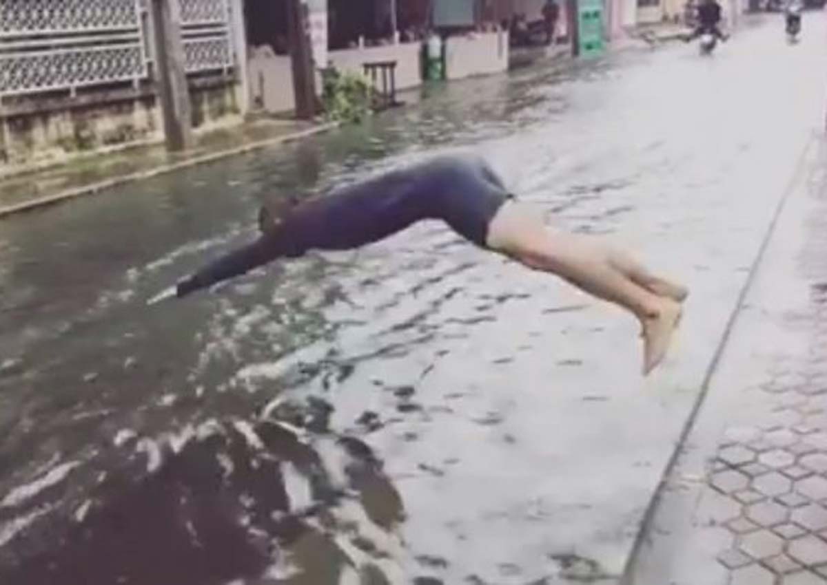 Thai man hailed for his amazing feat: Swimming in very shallow flood ...