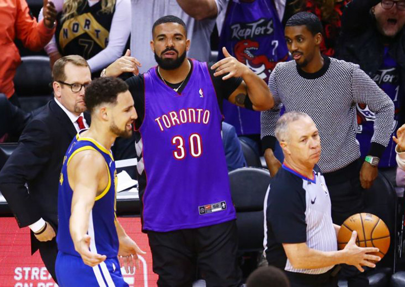 Raptors superfan Drake confronts Warriors stars at NBA Finals, World ...