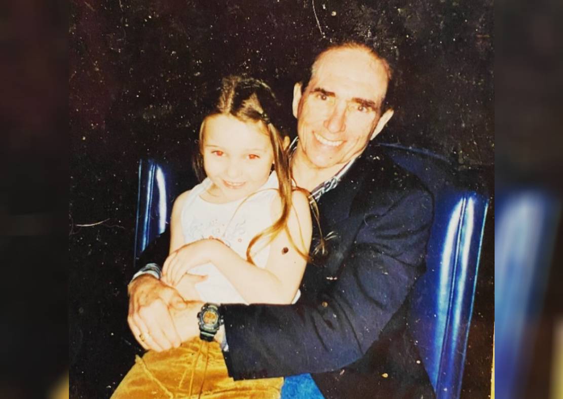 Abigail Breslin's father dies following battle with Covid-19 ...