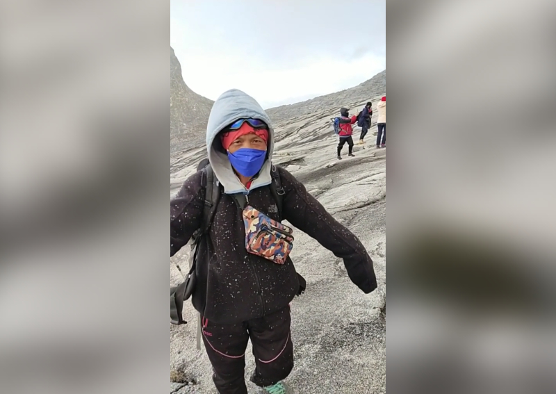 Lucky climbers see snowfall on Mount Kinabalu for first time in 29 ...