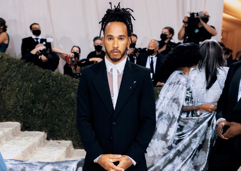 Lewis Hamilton is changing his name to include mum's surname ...