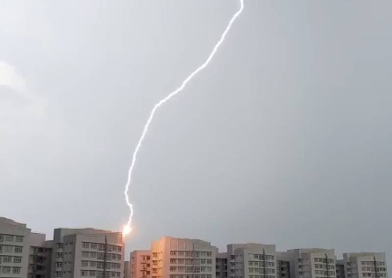Daily roundup: Lightning strikes HDB block in Buangkok, leaves child in ...