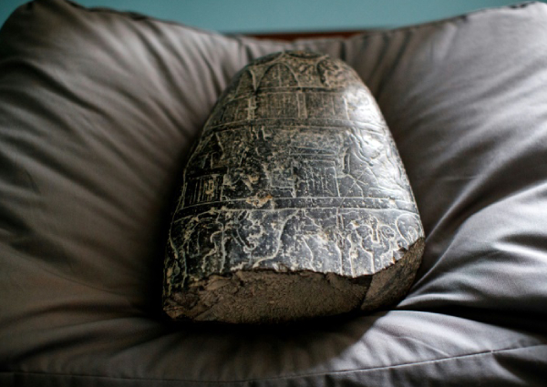 UK returns 3,000-year-old tablet looted during Iraq War, World News ...