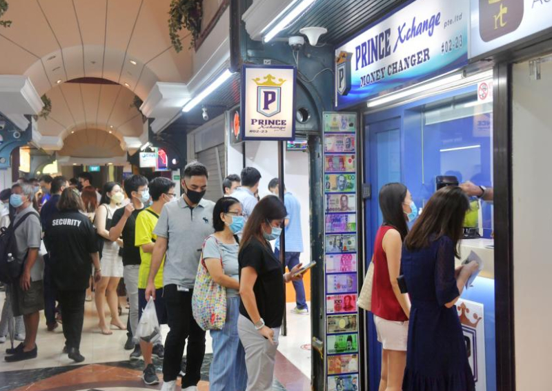 Snaking queues at money changers as Singapore dollar hits all-time high ...