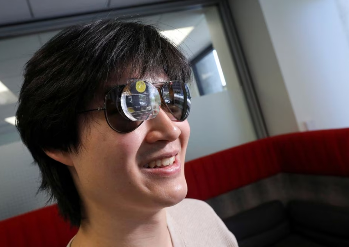 AI-powered monocle seeks to add sparkle to dull human chats, Digital ...