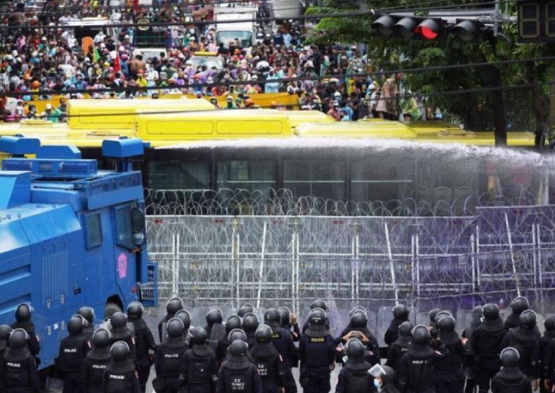 Thai police fire water cannon at Parliament protesters, Asia News - AsiaOne