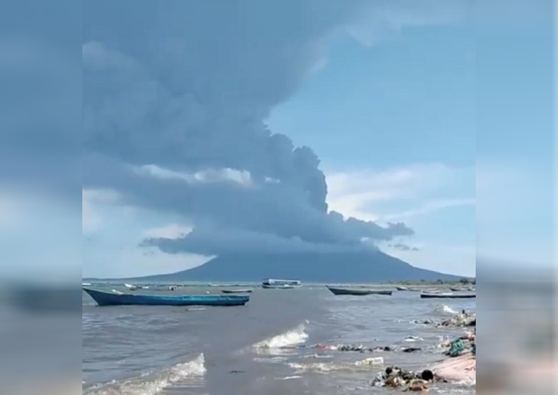 Indonesian volcano erupts, forcing residents to flee, Asia News - AsiaOne