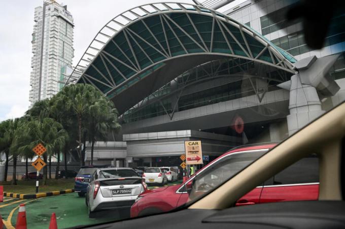 More jams at checkpoint as Johor suspends some counters, Malaysia News ...