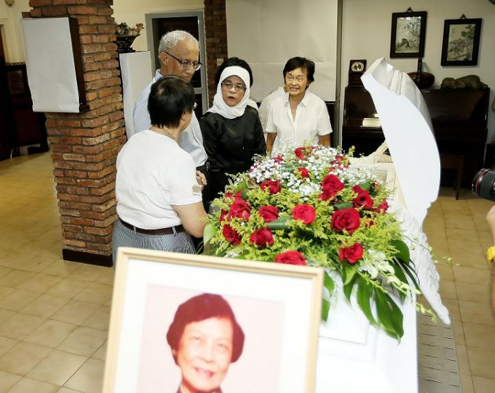 Former president's wife Mrs Wee Kim Wee dies, aged 102 | AsiaOne