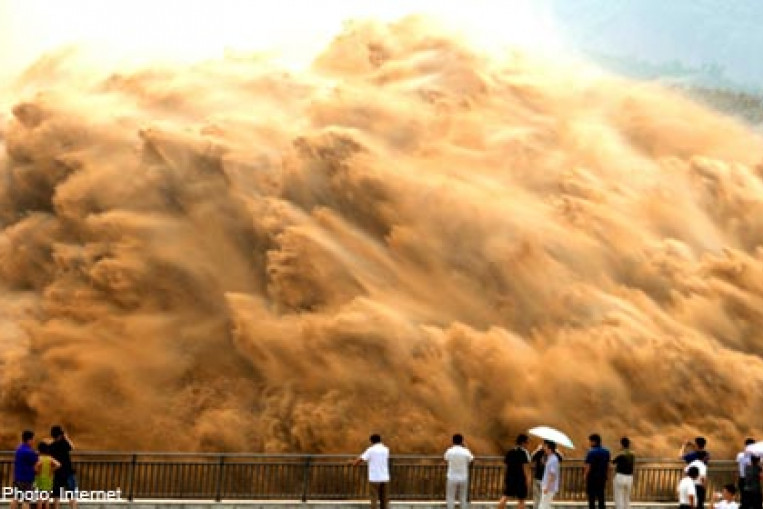 30 million tons of silt released from Yellow River dam | AsiaOne