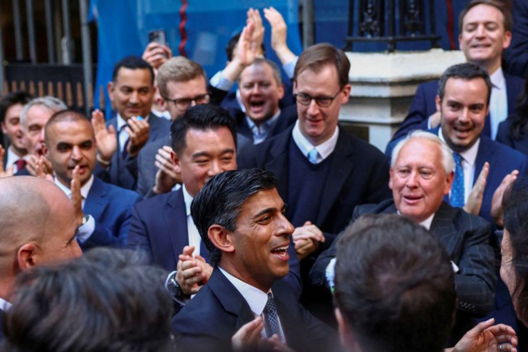 Asian Britons celebrate 'proud moment' as Sunak takes on top job, World ...