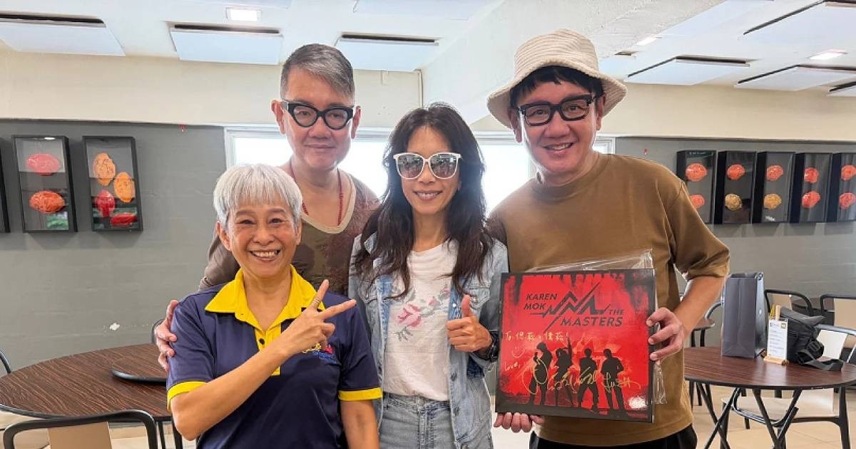 Karen Mok celebrates birthday at Kelly Jie Seafood after event in ...