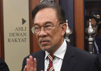 After two-decade quest to become Malaysia's premier, Anwar says he can ...